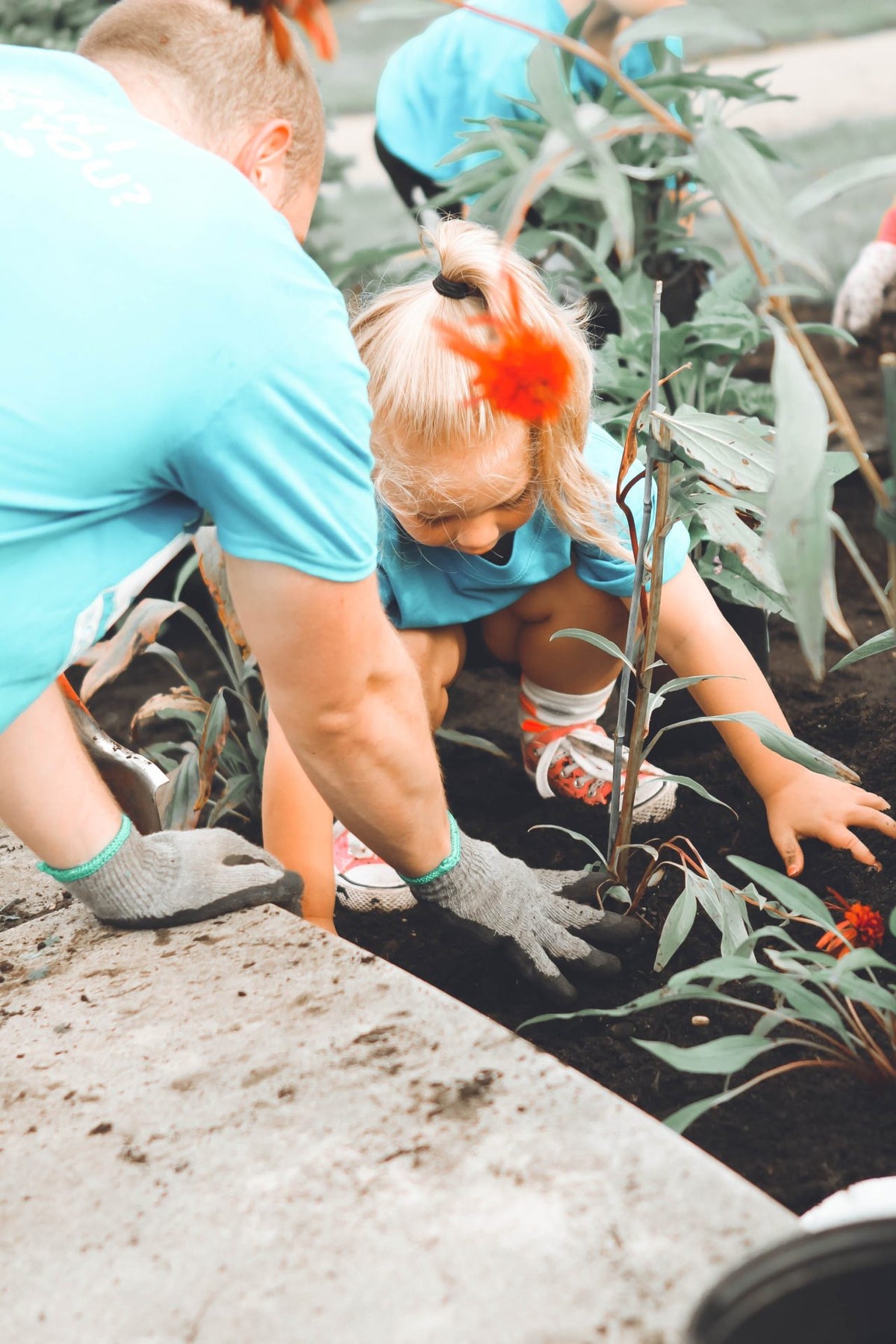 Budget-friendly outdoor sensory activities for Autistic children ...
